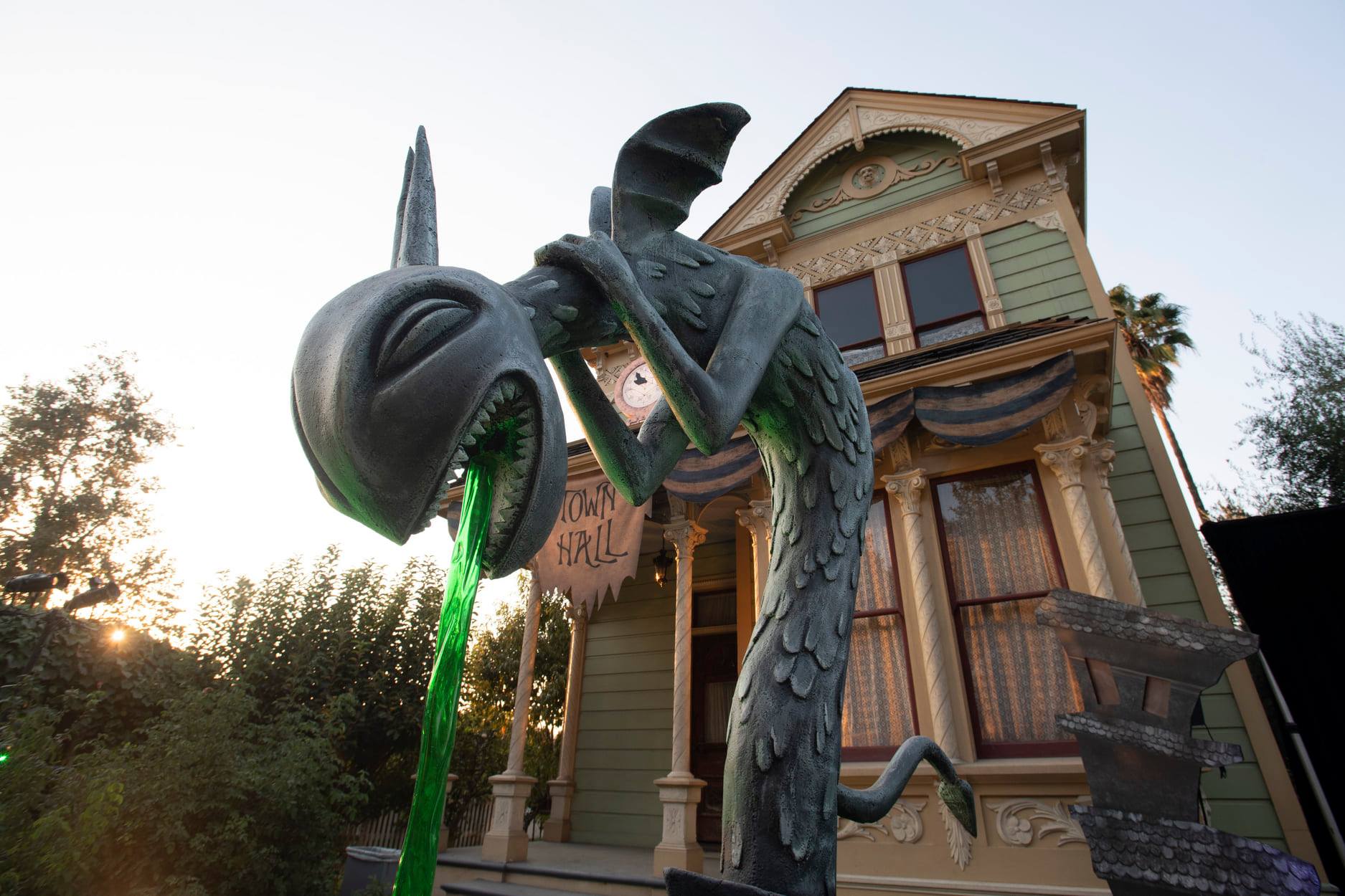 Freeform’s Halloween Road Is Bringing A Creepy Outdoor Walk-Thru To ...