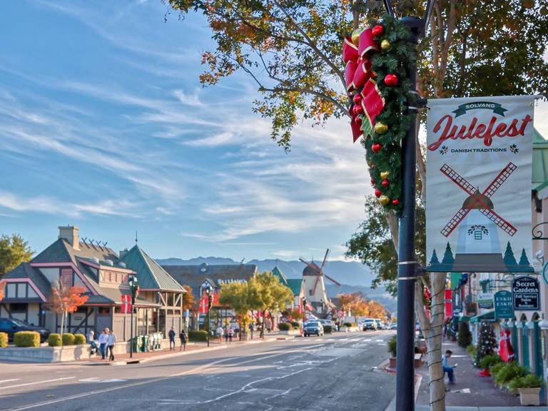 8 Merriest Winter Escapes Around Los Angeles