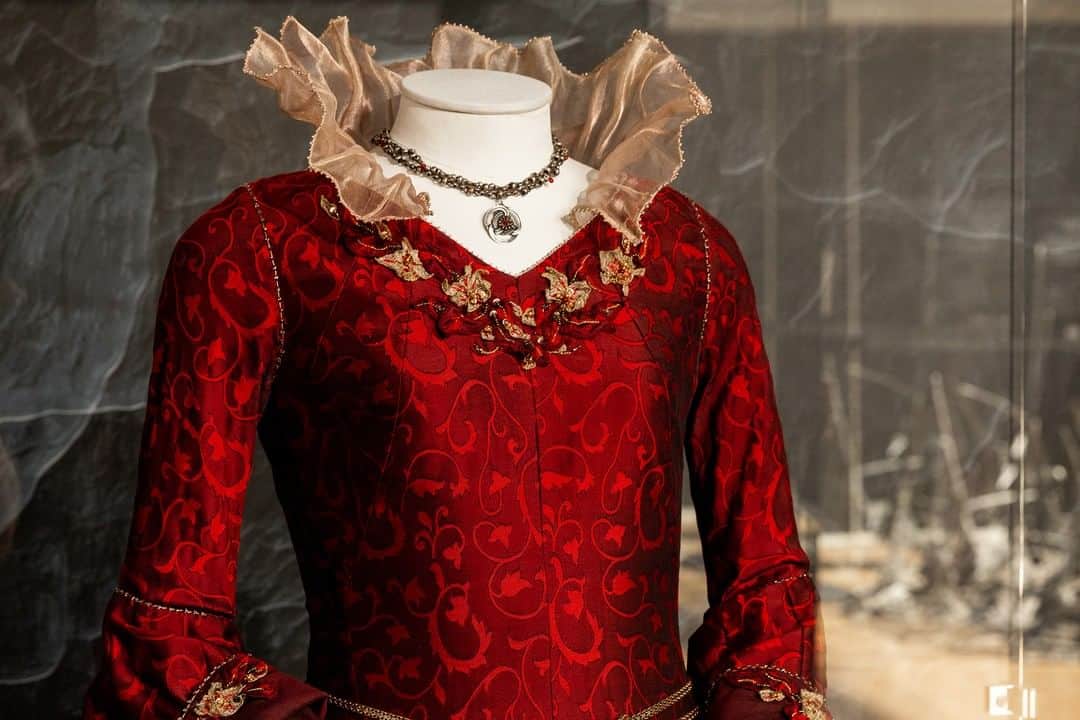 The Iron Throne Has Landed At The Natural History Museum—And It Leaves Soon