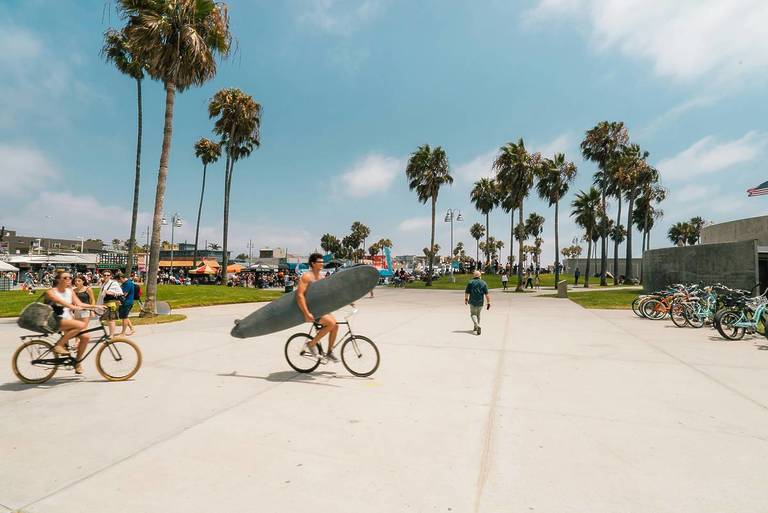 Where To Find Great Waves To Surf In Los Angeles