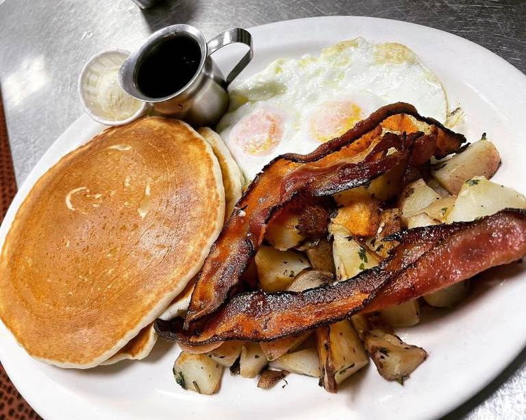 22 Best Brunch Spots In Los Angeles to Kick Off The Weekend