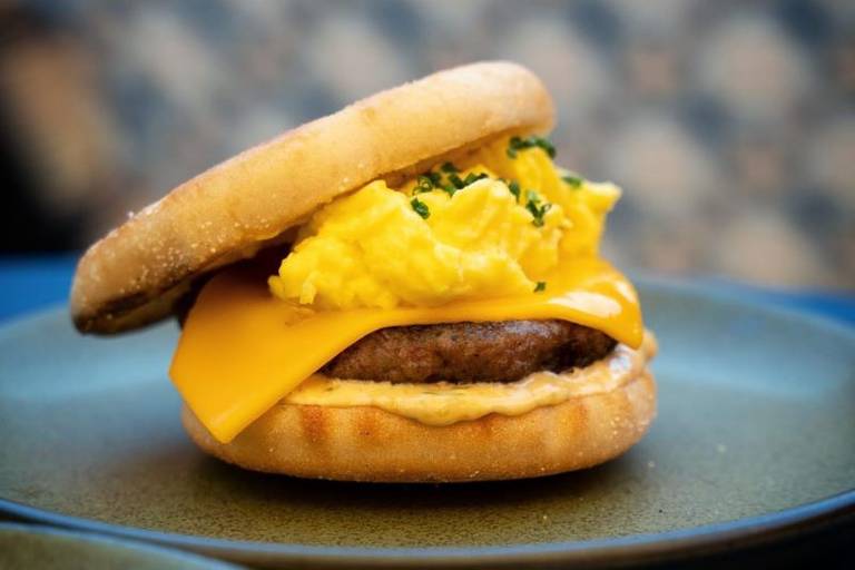 22 Best Brunch Spots In Los Angeles to Kick Off The Weekend