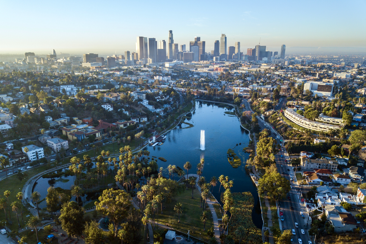 30 Telltale Signs Someone's Actually From Los Angeles According To Locals
