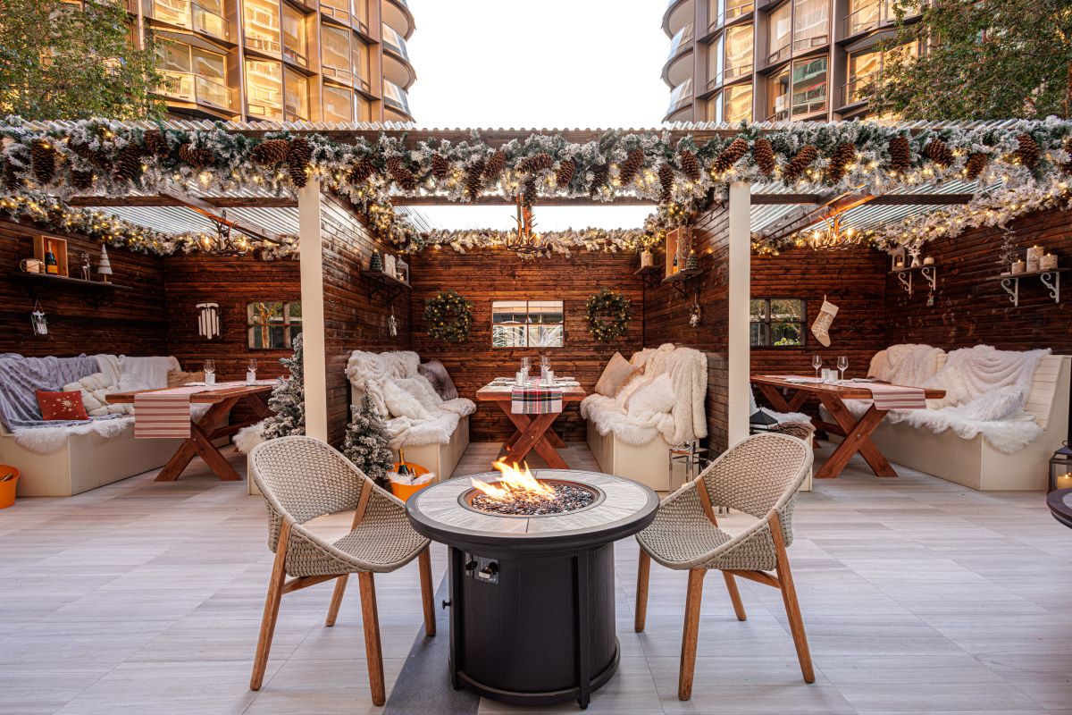11 bars de Noël festifs de Los Angeles qui se mettent en quatre pour 2025