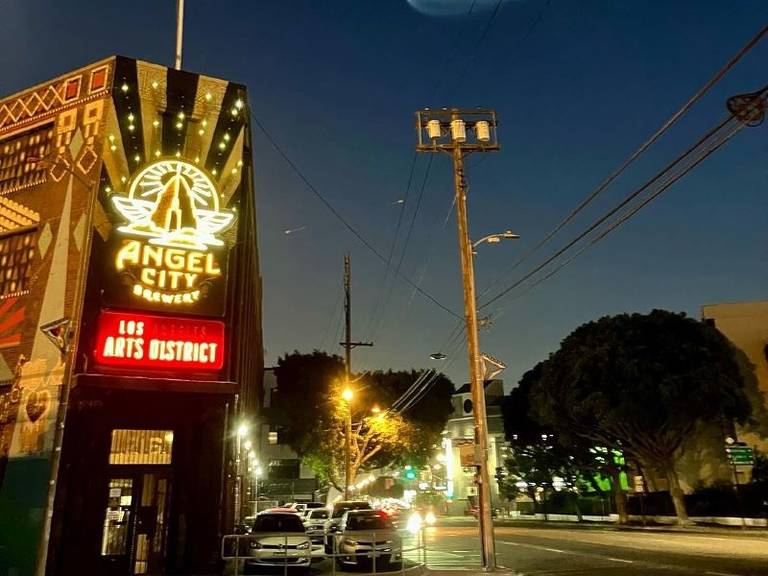 The 15 Best Breweries In Los Angeles With The Tastiest Craft Beer