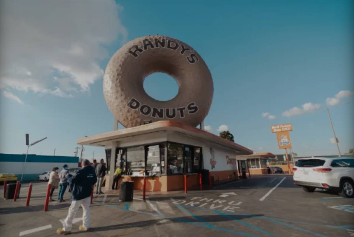 Randy’s Donuts Is Giving Away Free Donuts Tomorrow