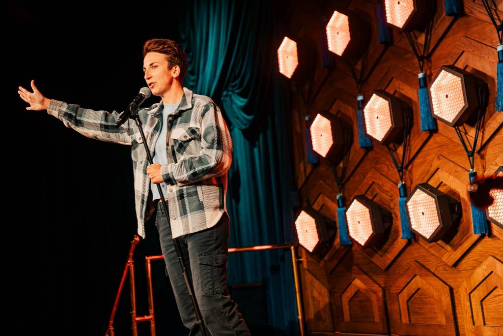 14 Best Comedy Clubs In Los Angeles To See Hilarious Stand-Up