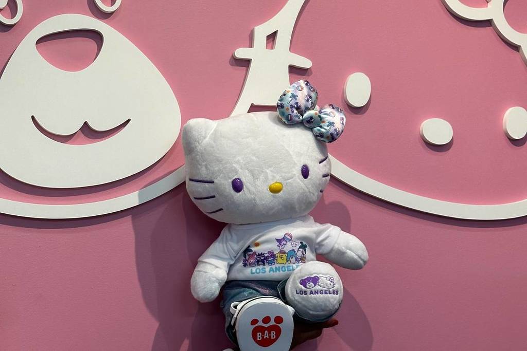 El primer taller Build-A-Bear de Hello Kitty está en Los Ángeles