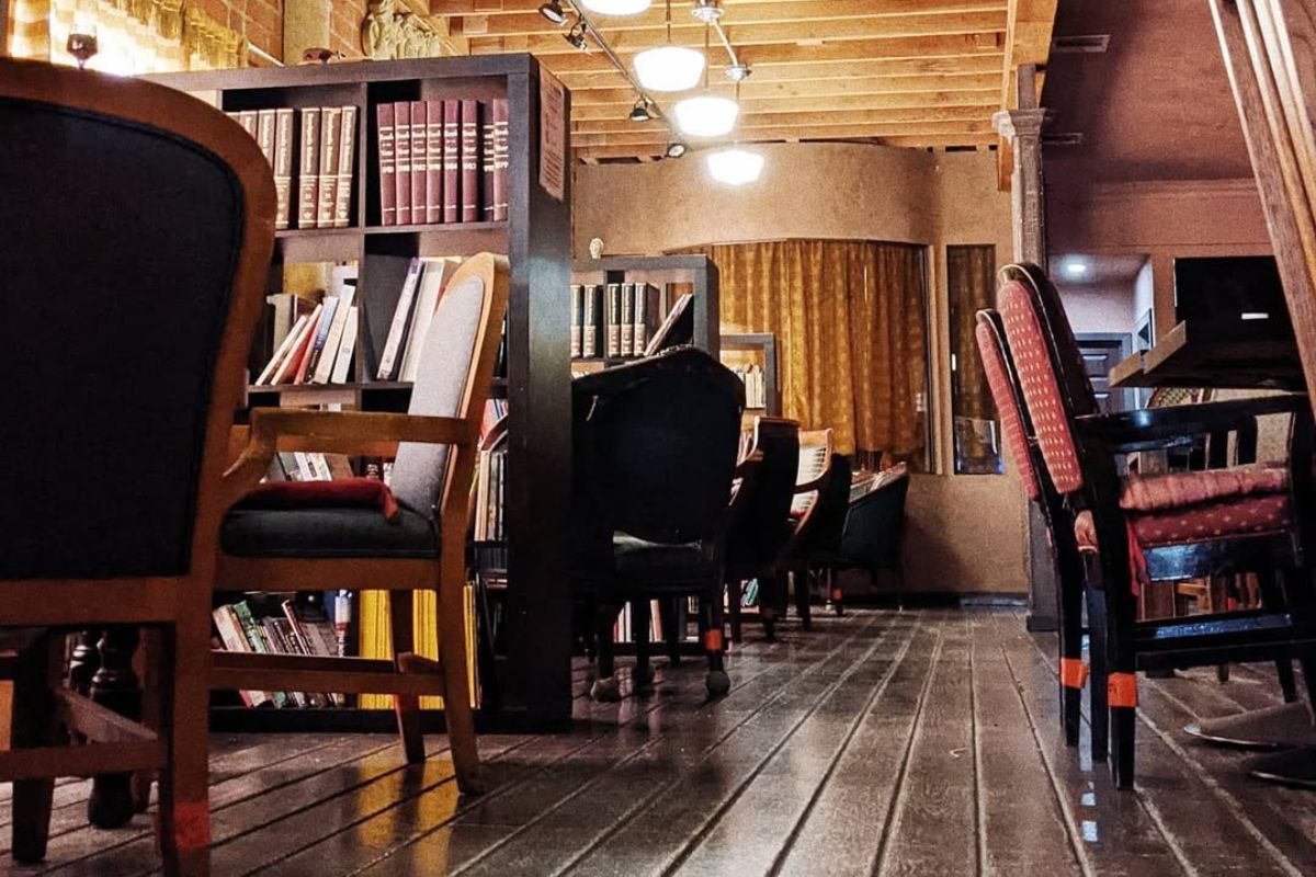 This Cozy Café In K-Town Is Open Late And Perfect For Night Owls