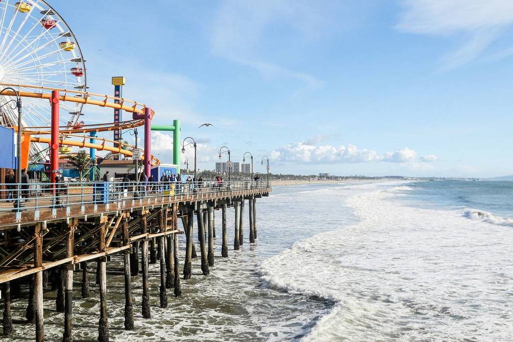 Das Wasser am Santa Monica Pier wird rosa gefärbt: Hier ist der Grund
