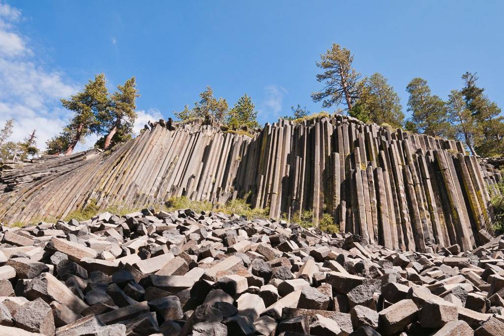 California's Strangest Rock Formation Features Perfectly Shaped Lava ...
