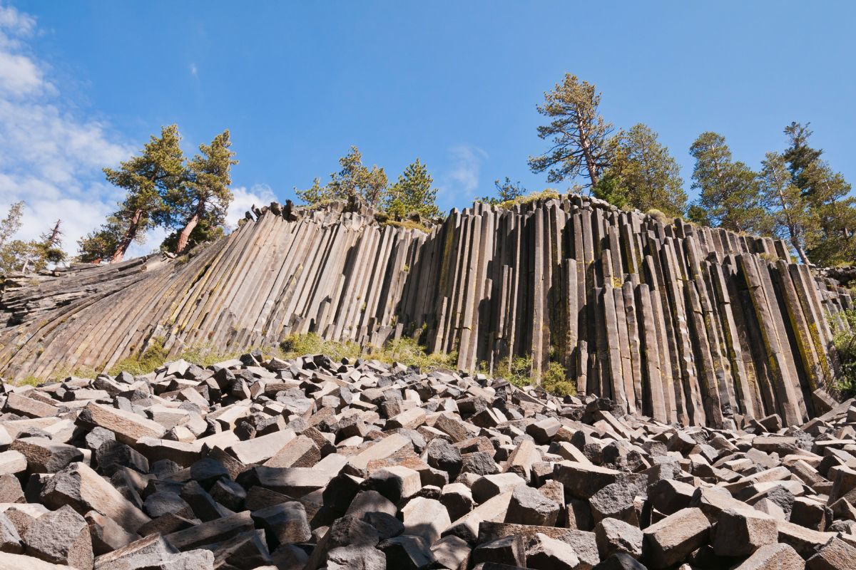 California's Strangest Rock Formation Features Perfectly Shaped Lava ...