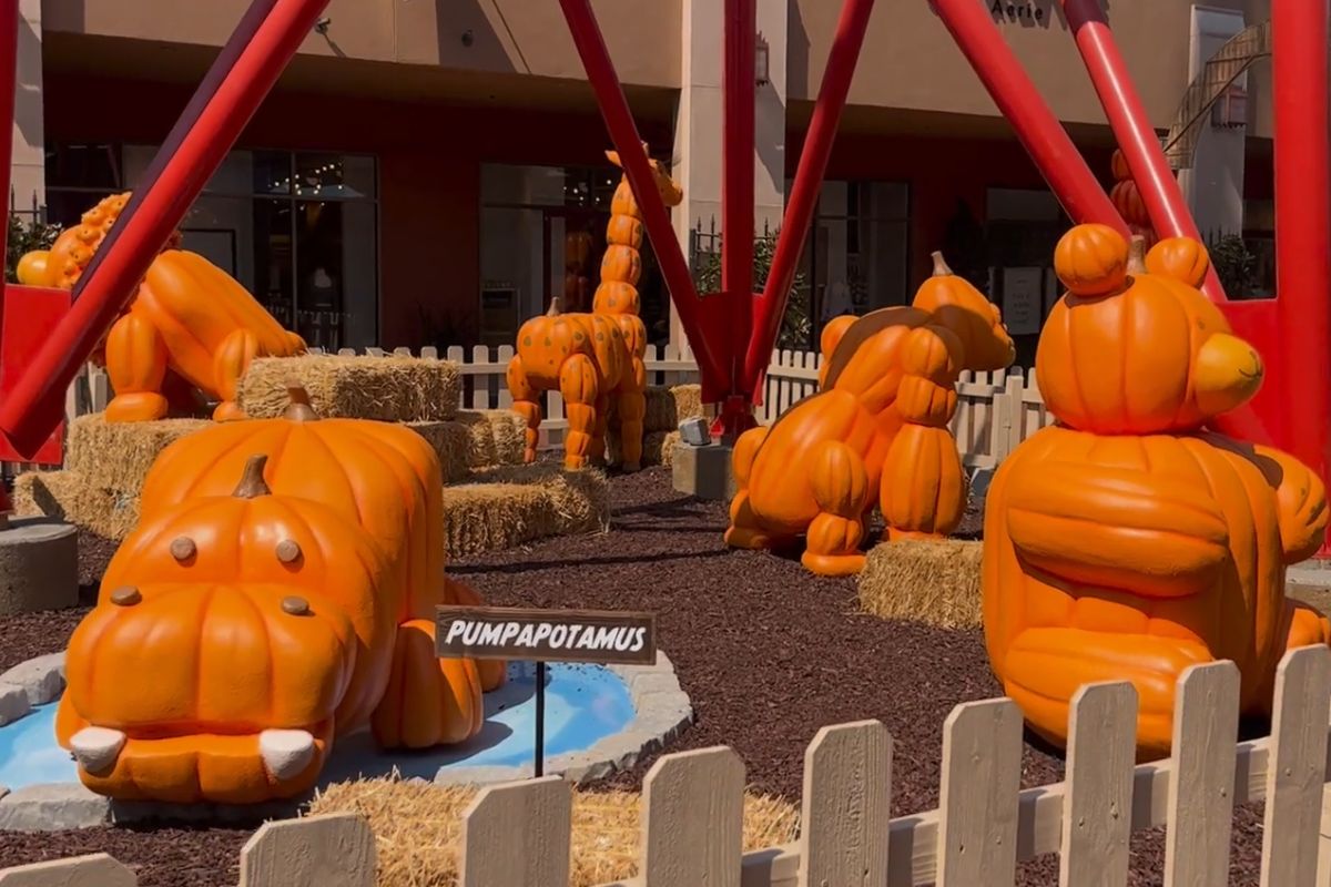 This Iconic L.A. Mall Kicks Off Halloween With The ‘World’s Largest ...