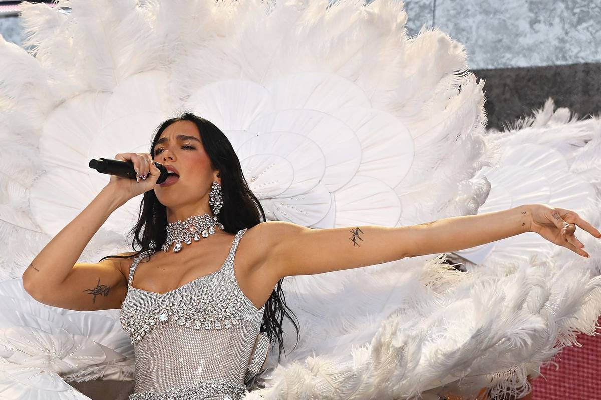 Dua Lipa Is Bringing Her Radical Optimism Tour To L.A. This Weekend With A Hit-Filled Setlist ...