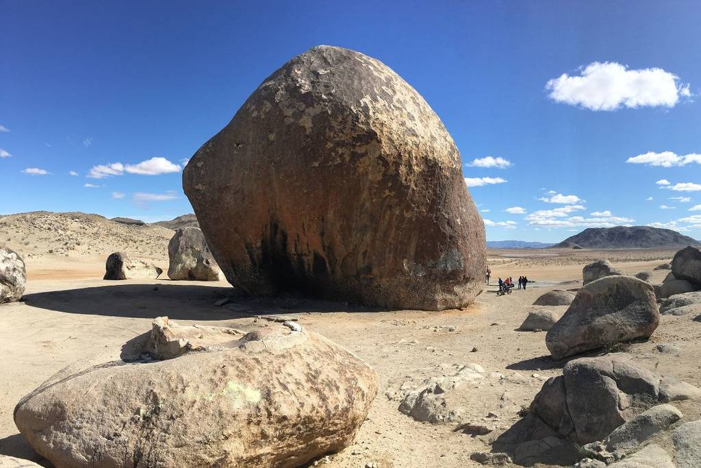 North America’s Biggest Boulder Is Just 2 Hours From L.A. And Was Once ...
