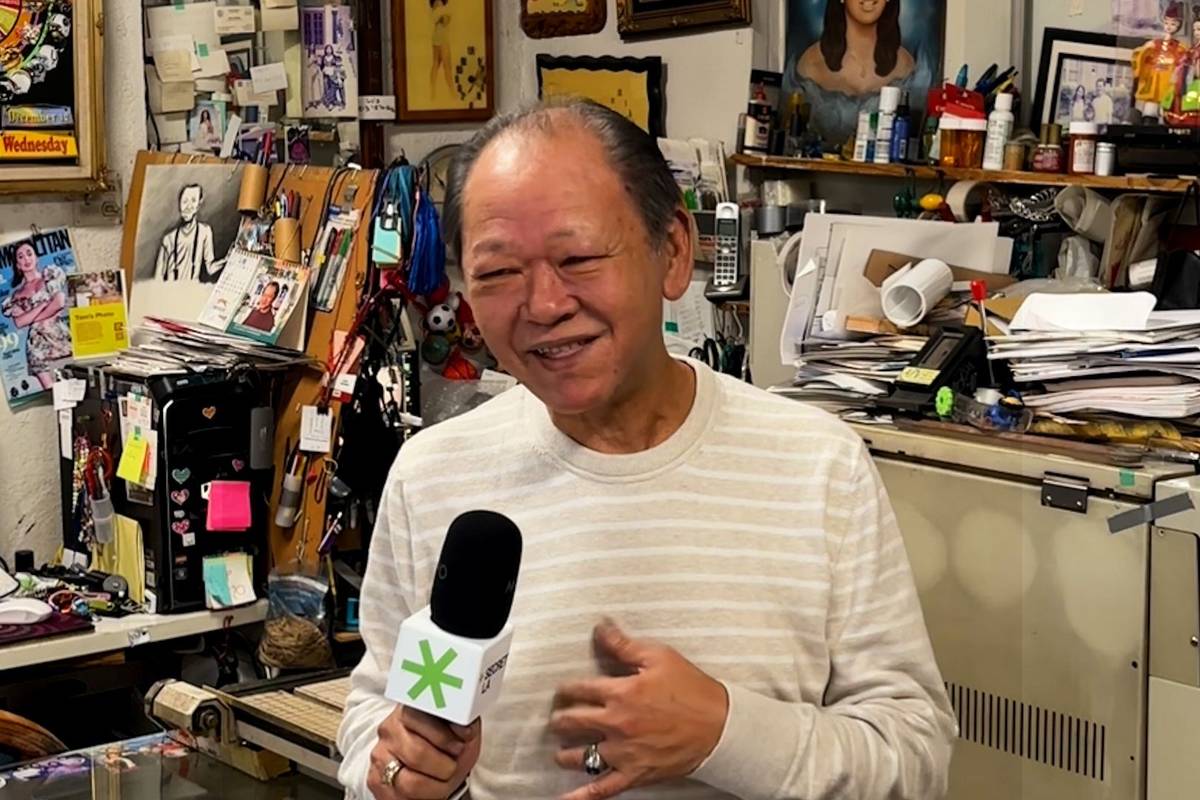 El «maestro de las poses» de Los Ángeles es un icono viral [Exclusiva]