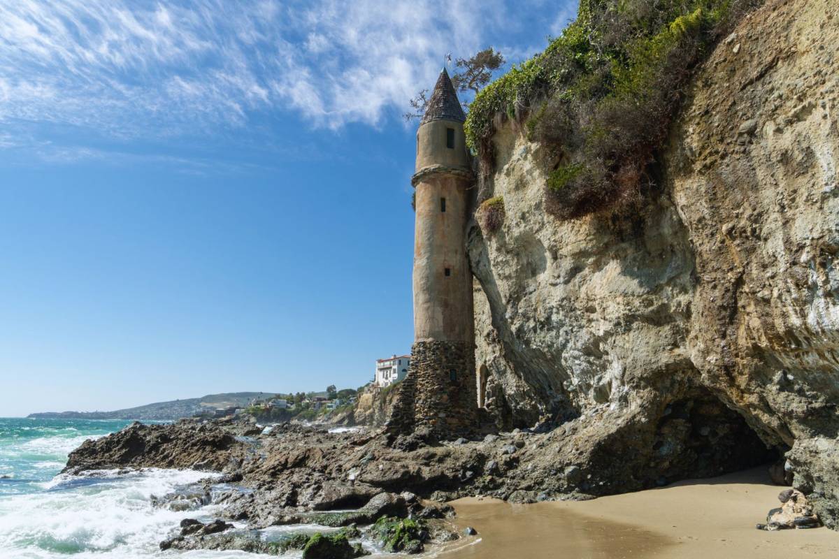 1 Stunde von L.A. entfernt: Ein 60 Fuß hoher Turm mit Turmchen aus dem ...