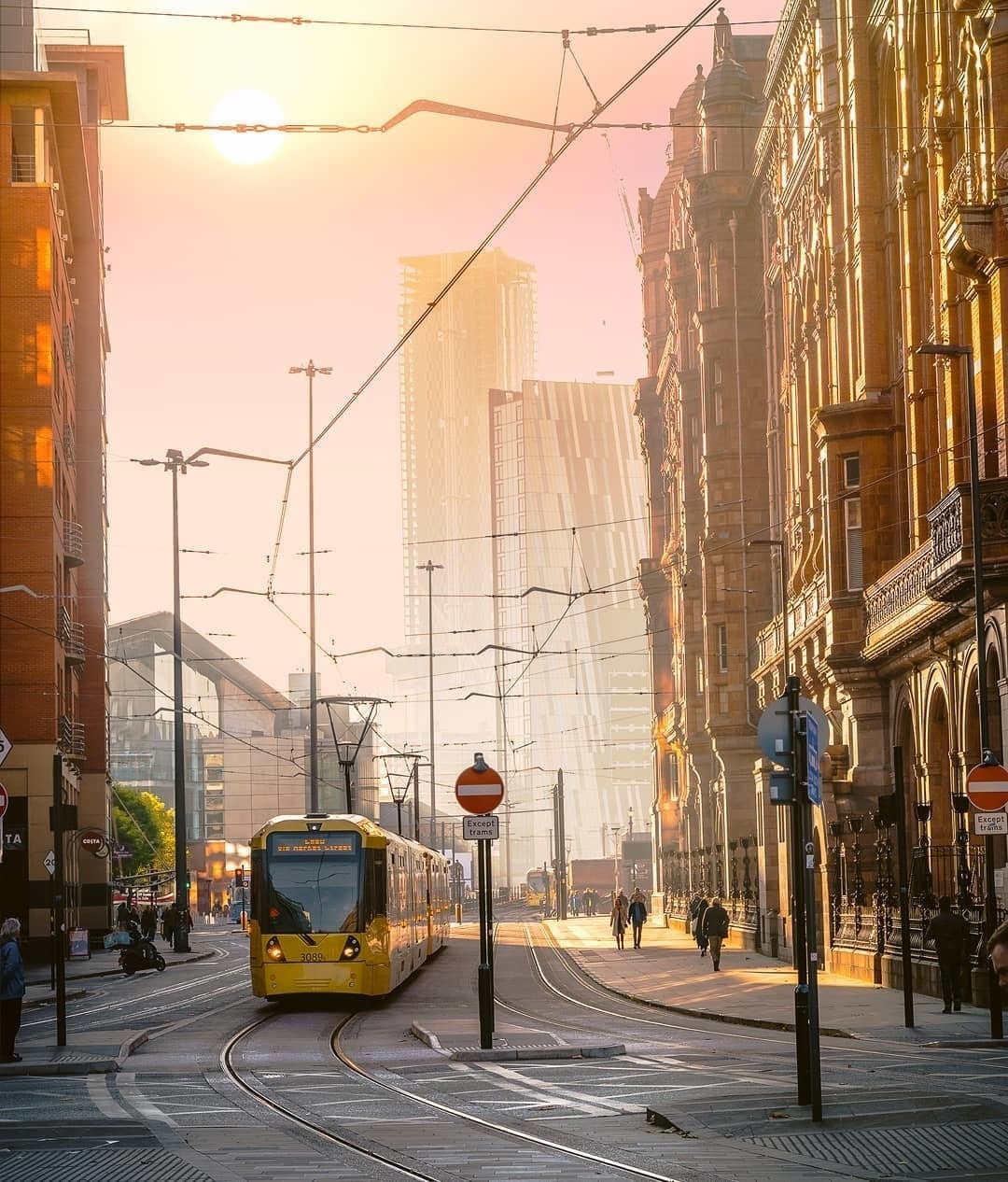 Manchester Metrolink Has Been Named One Of The Best Transport Systems ...