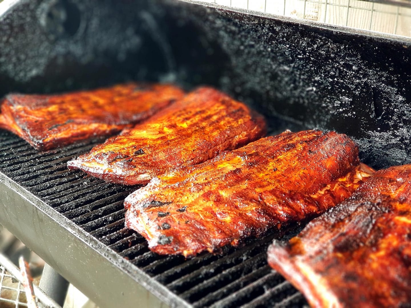 The Old School BBQ Bus Is Now Delivering Its Delicious Food Directly To ...