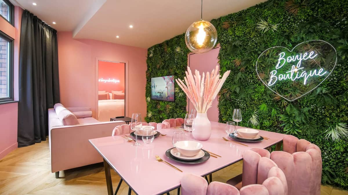 A Pretty-In-Pink Party Apartment Exists In The City Centre And It's ...