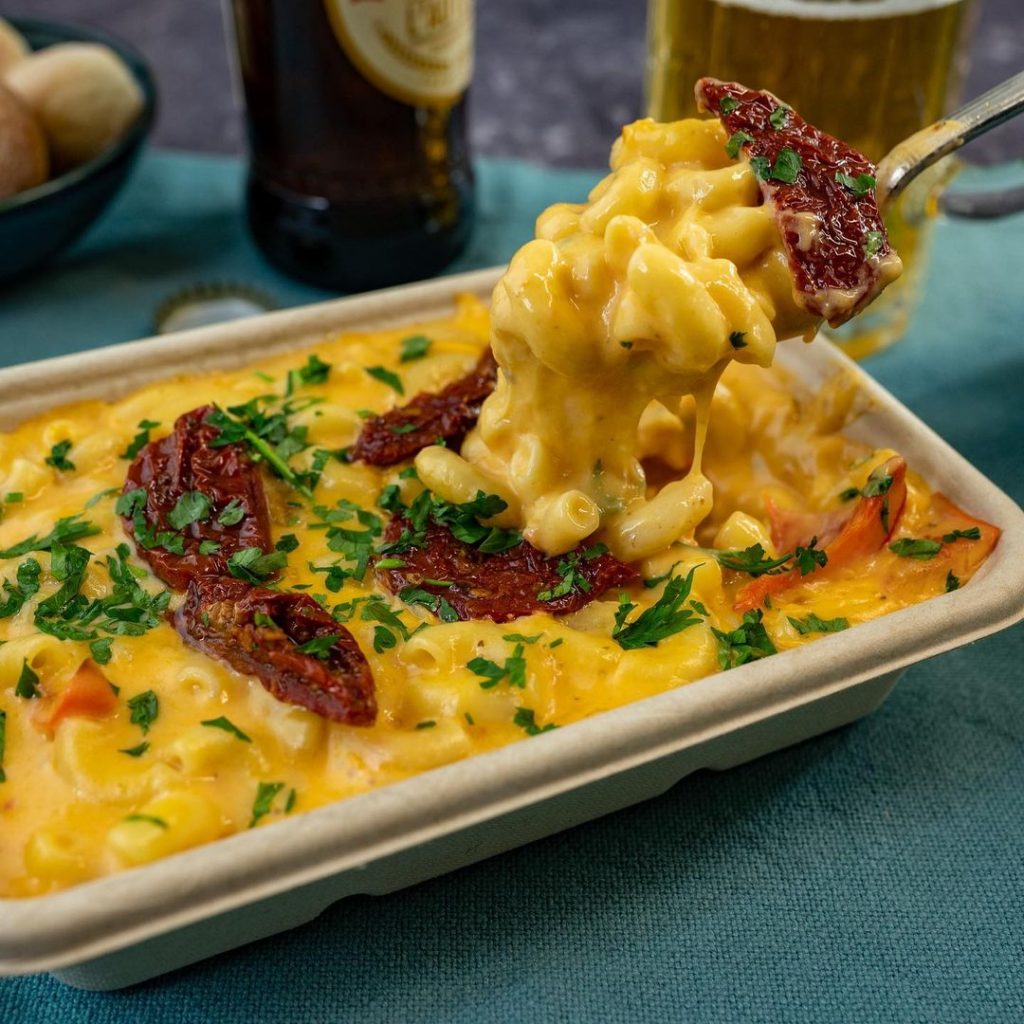 A New Street Food Spot Dedicated To Mac & Cheese Has Opened In Manchester