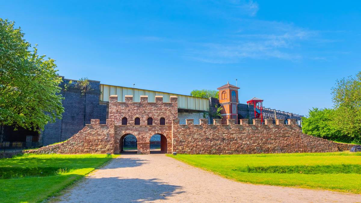 Roman Remains Including Road Found In Manchester