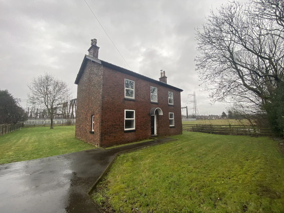 A Detached House In Greater Manchester Is Up For Sale For £50K