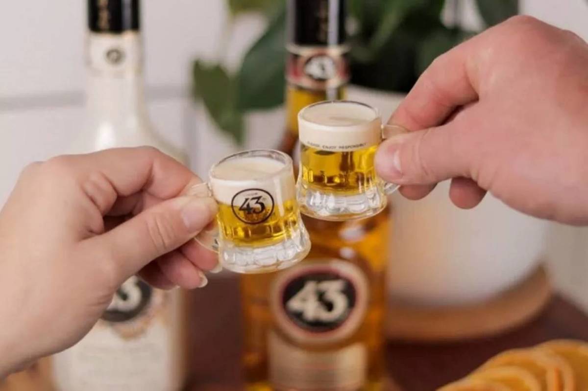 World's Smallest Pub The Tiny Tankard To Open In Manchester