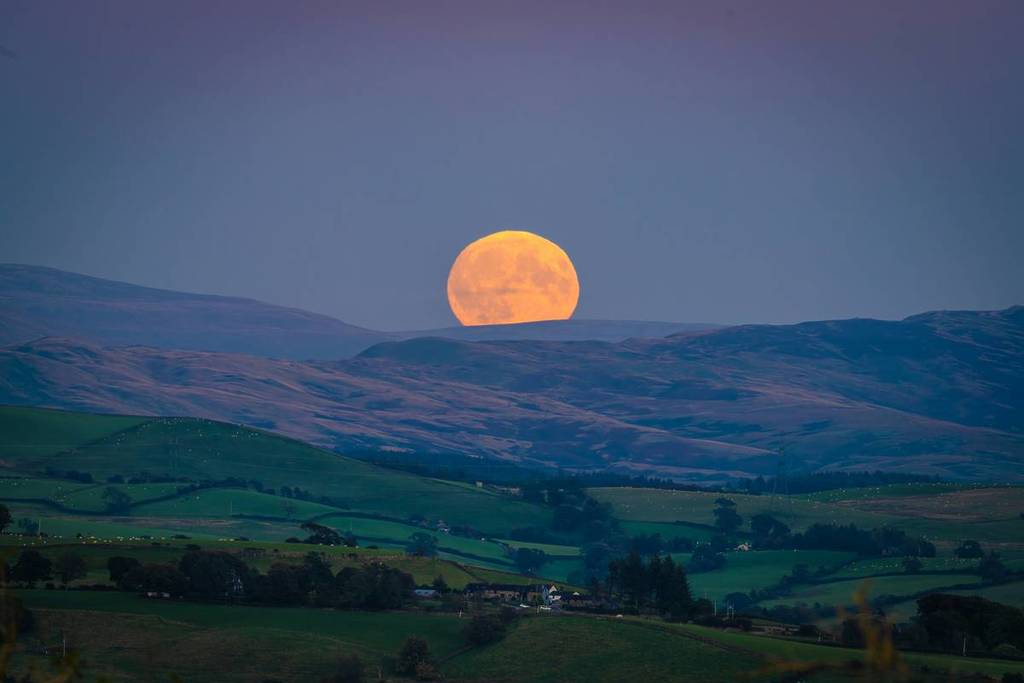 A Full 'Pink Moon' Will Glow Over Manchester This Weekend
