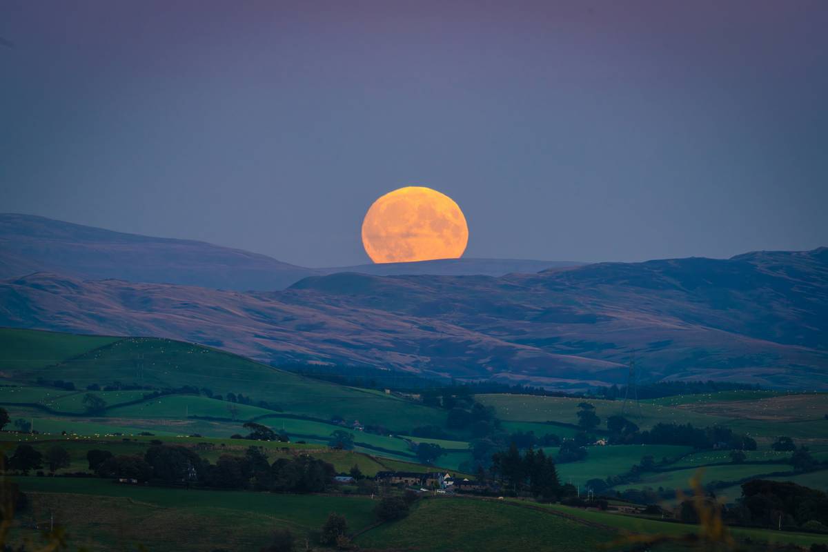 A Full 'Pink Moon' Will Glow Over Manchester This Weekend