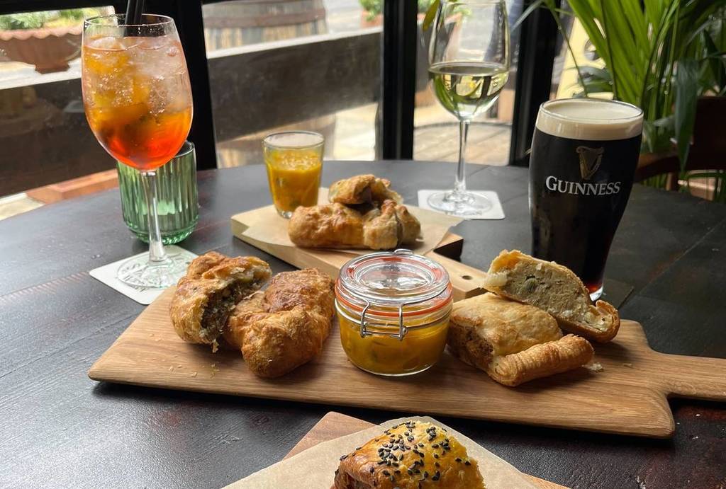 Manchester Pub Stables Tavern Reopens On Rovers Return Site