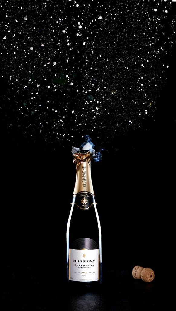 Aldi Supernova Champagne Celebrates Oasis Reunion