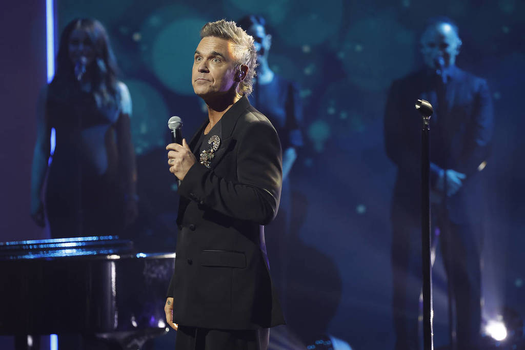 Robbie Williams Is Set To Play A Very Special "Mega Set" In Manchester ...