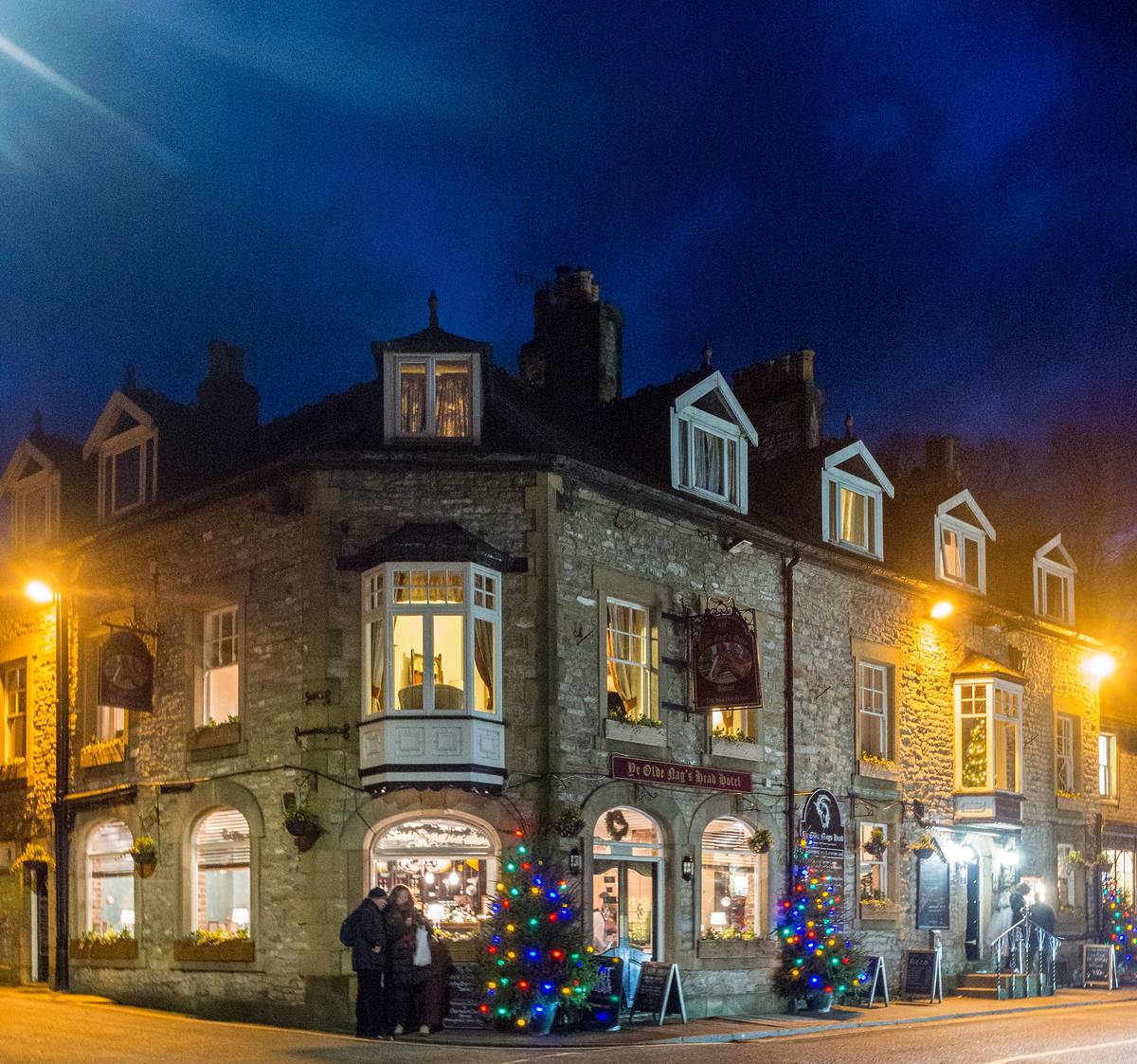 This Quaint Peak District Village Transforms Into A Full-On Festive ...