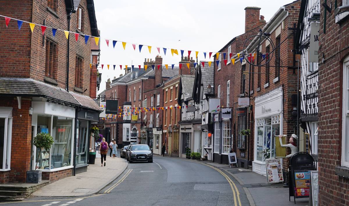 14 Of Our Favourite Pretty Villages & Towns To Visit Near Manchester ...