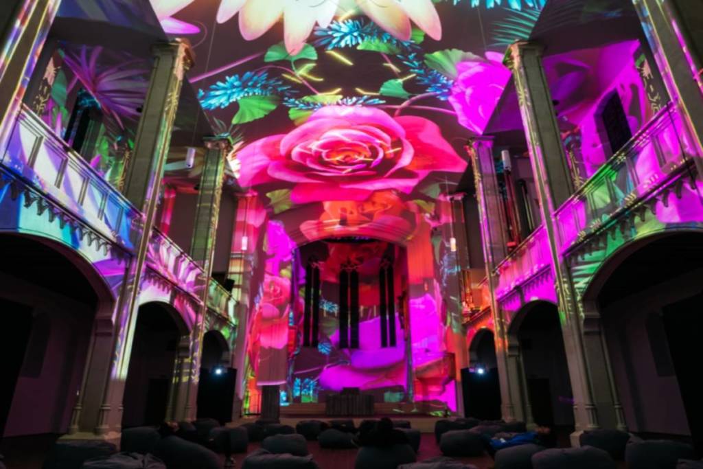 Die immersive Lichtshow „Genesis“