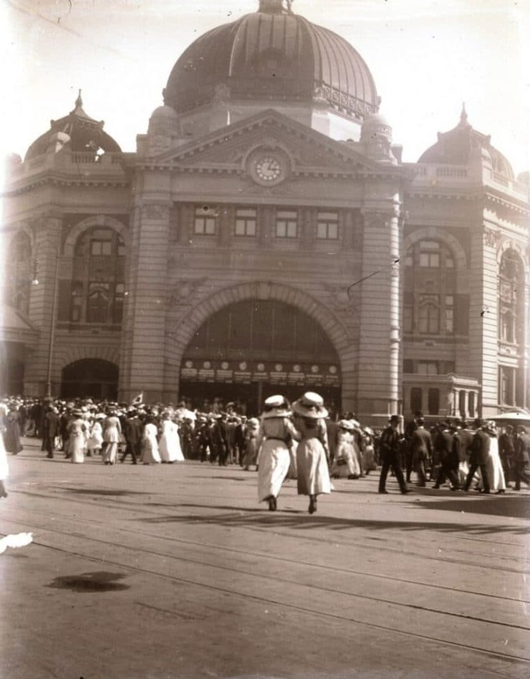 17 Gorgeous Photos Of Vintage Melbourne For You To Step Back In Time