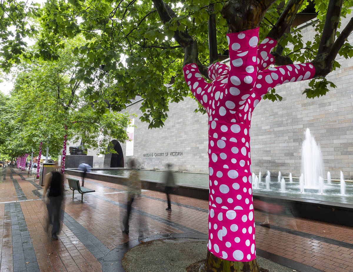 Yayoi Kusama Will Cover Over 60 Trees In Melbourne With Pink And White ...