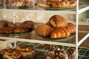 Como Lane: A European-Inspired Cafe In Como House & Garden