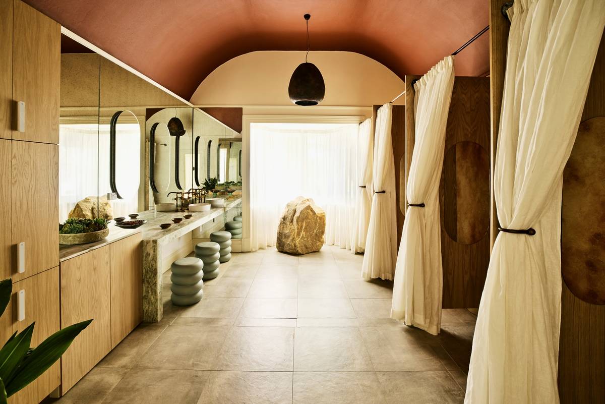 This Peaceful Bathhouse In Mornington Peninsula Fits Just 16 People — Making It The Perfect ...