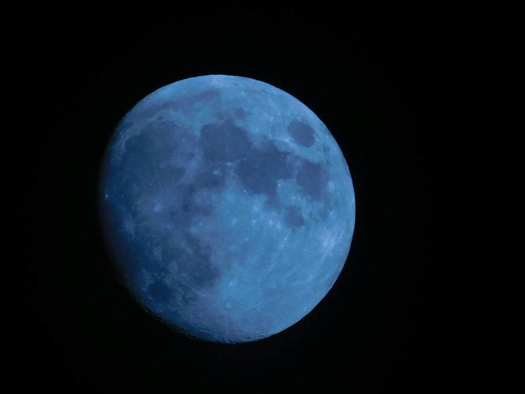The rare blue moon will glow above Melbourne this weekend, and it will ...