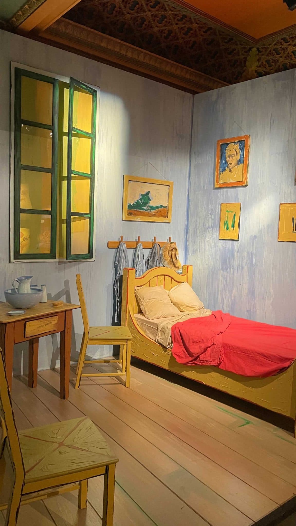 This Is What It’s Really Like Inside Miami’s Newest Van Gogh Immersive ...