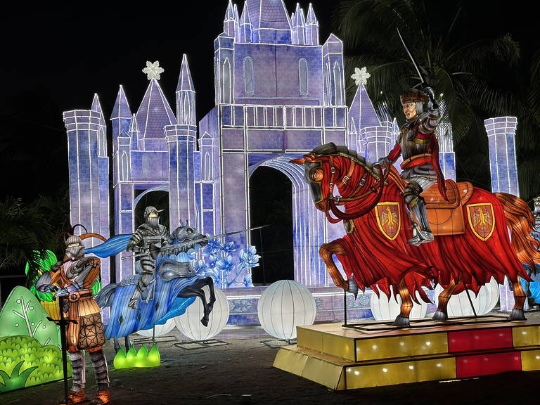 15 Of The Best Holiday Light Displays Illuminating Miami This Year