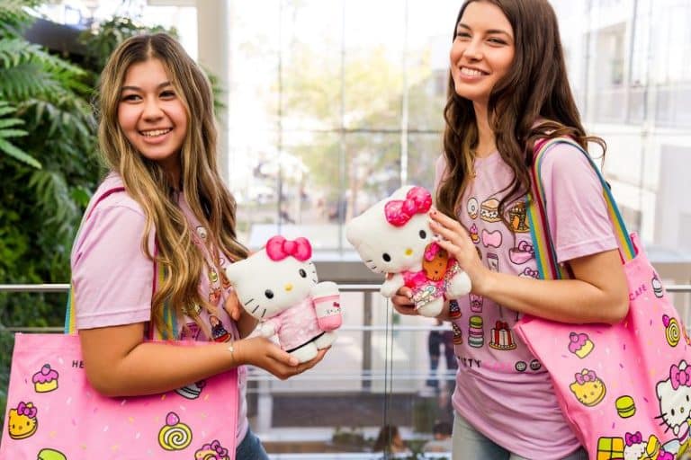 Catch The Adorable Hello Kitty Cafe Truck In Miami This New Year