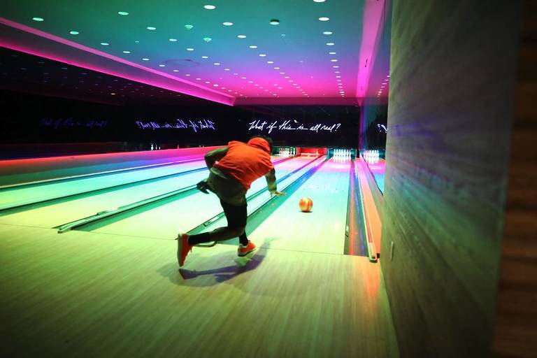 5 Best Bowling Alleys In Miami To Knock Down Some Pins
