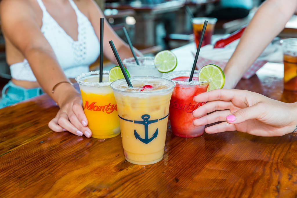 6 Beautiful Miami Beach Bars For Delicious Drinks & Ocean Views