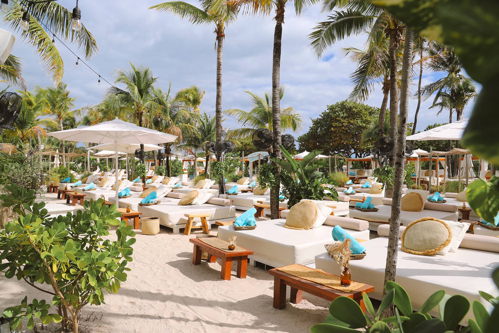 6 Beautiful Miami Beach Bars For Delicious Drinks & Ocean Views