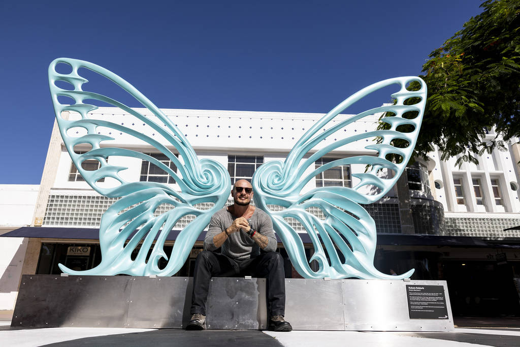 These 2 Sculptures Have Popped Up In Lincoln Road For Art Week