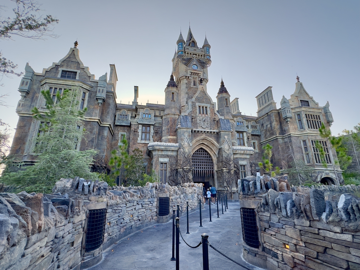 Universal’s Dark Universe Is The Only Theme Park Land To Make Halloween ...