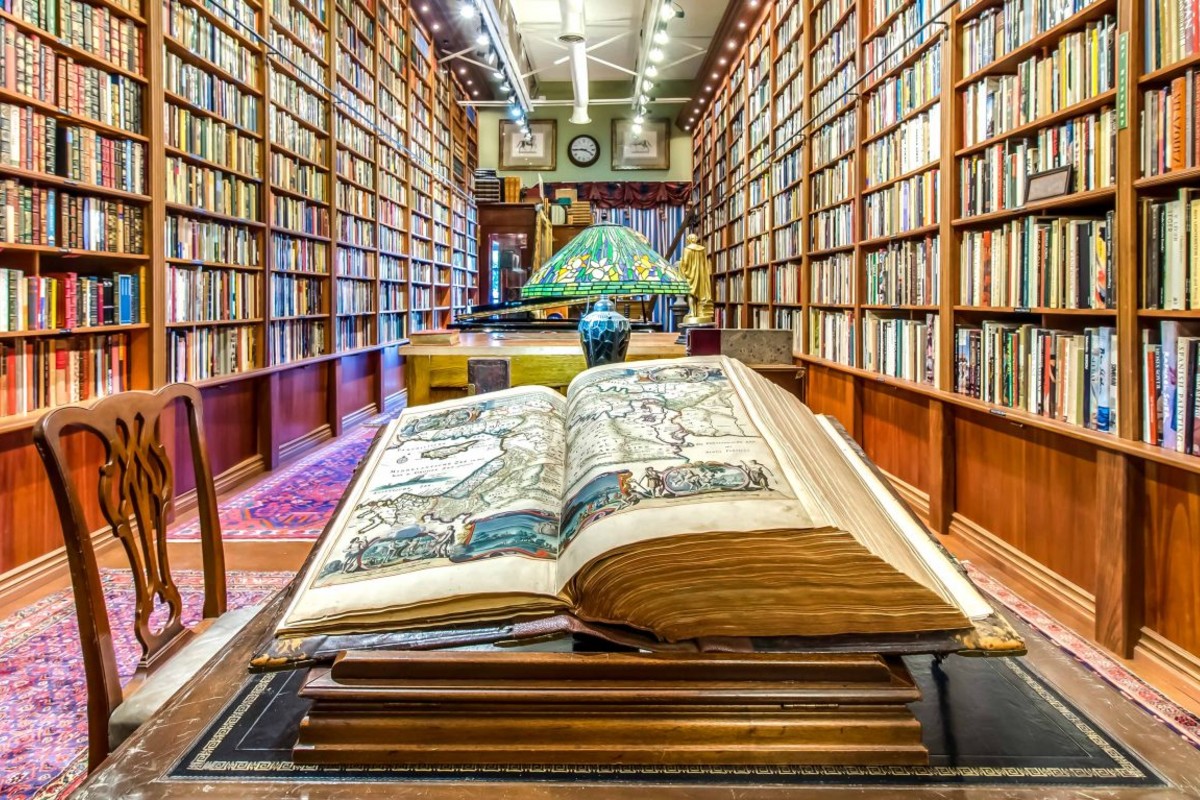 This Charming Old Bookstore In South Florida Holds 50,000 Books ...